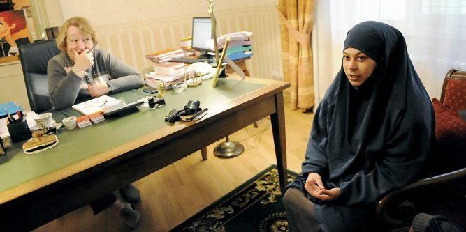Aveyron: Une jeune musulmane soupçonnée de radicalisation veut ...