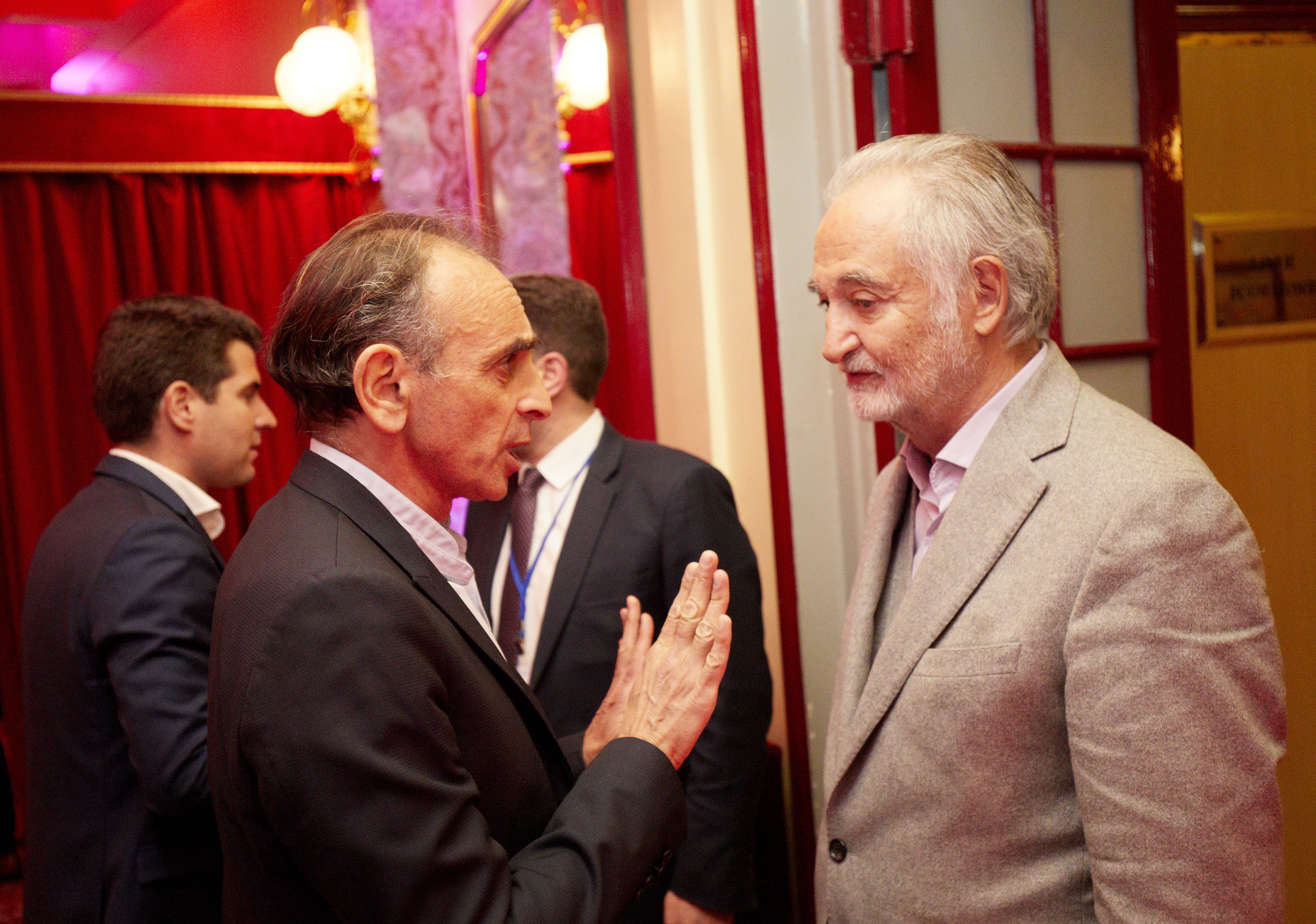 Quand Attali fait le Jacques de mal en pitre – LDJ