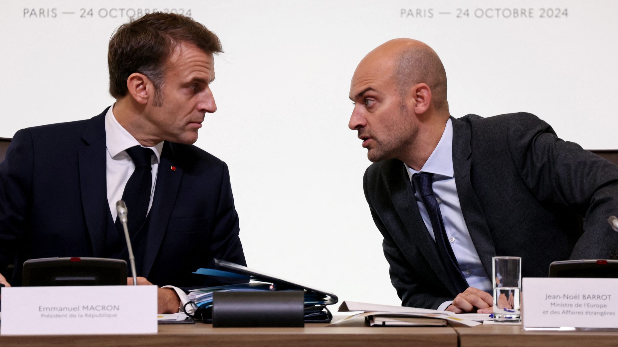 Macron et Barrot : du mépris envers les Juifs à l’incitation à la haine ...