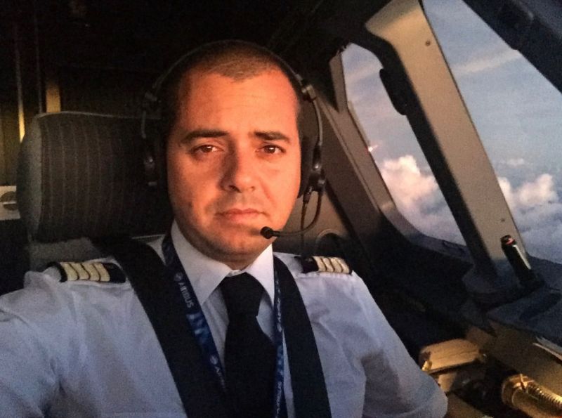 SWORLDOFSALOMON :Le pilote commandant de bord du vol Vueling s’appelle ...